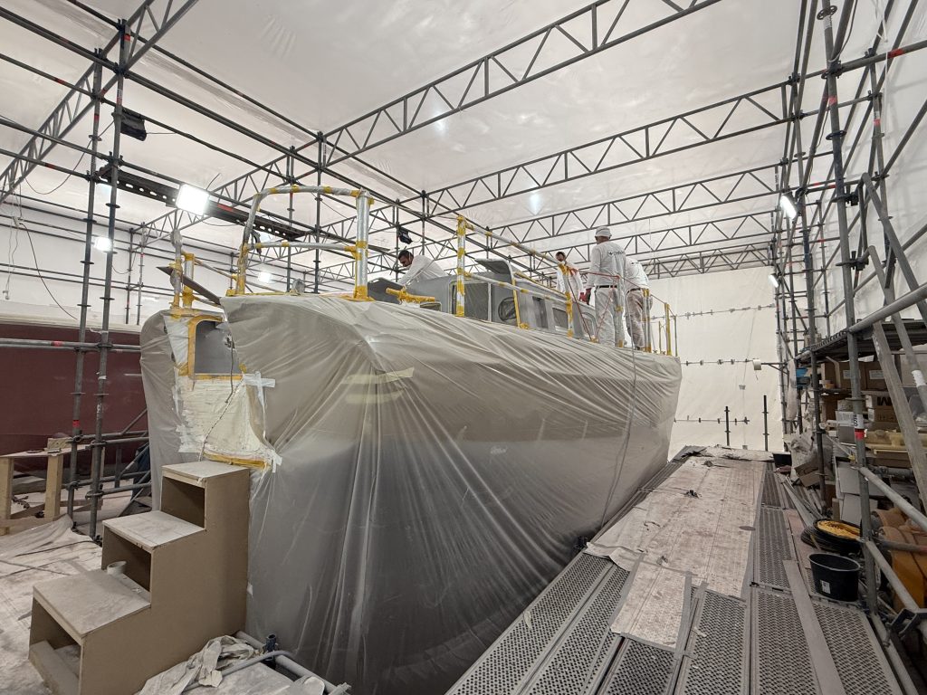 PUFFIN 42 ENTERS PAINT SHOP FOR THE FIRST TIME - VMG Yachtbuilders
